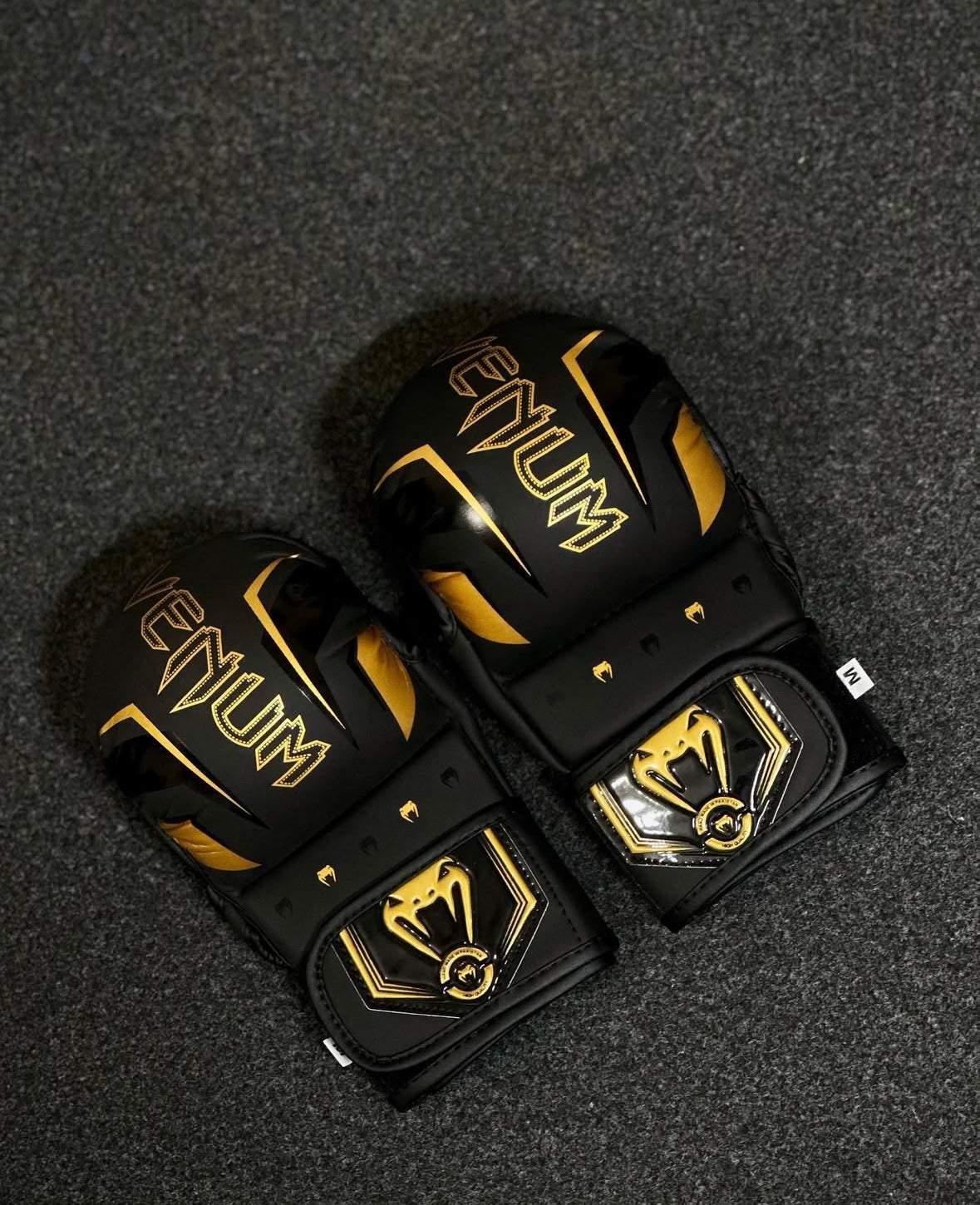 Venum Elite-Style Boxing Gloves (Black/Gold) – Five Star Boxing